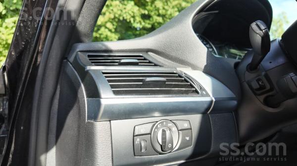 Black BMW X5 2010 in Riga, with an engine capacity of 3.00 L and mileage of 323 thousand km for 8600 €, photo 10 on AUTOMOTO.COM.LV