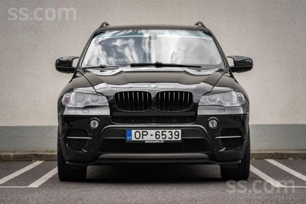 Black BMW X5 2010 in Riga, with an engine capacity of 3.00 L and mileage of 240 thousand km for 11500 €, photo 3 on AUTOMOTO.COM.LV