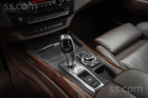 Melns BMW X5 2010 Rīga, ar dzinēja tilpumu 3.00 L un nobraukumu 240 tūkst. km par 11500 €, foto 24 vietnē AUTOMOTO.COM.LV