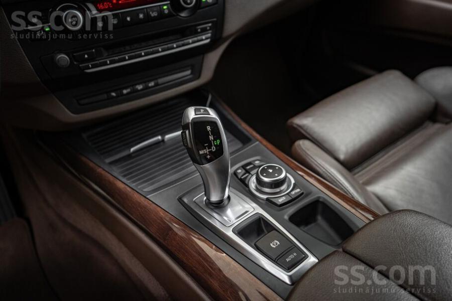 Melns BMW X5 2010 Rīga, ar dzinēja tilpumu 3.00 L un nobraukumu 240 tūkst. km par 11500 €, foto 24 vietnē AUTOMOTO.COM.LV