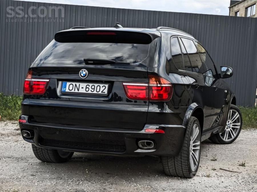 Melns BMW X5 2010 Tukums, ar dzinēja tilpumu 3.00 L un nobraukumu 254 tūkst. km par 9990 €, foto 4 vietnē AUTOMOTO.COM.LV