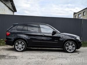 Melns BMW X5 2010 Tukums, ar dzinēja tilpumu 3.00 L un nobraukumu 254 tūkst. km par 9990 €, foto 6 vietnē AUTOMOTO.COM.LV