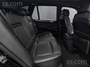 Melns BMW X5 2010 Tukums, ar dzinēja tilpumu 3.00 L un nobraukumu 254 tūkst. km par 9990 €, foto 12 vietnē AUTOMOTO.COM.LV