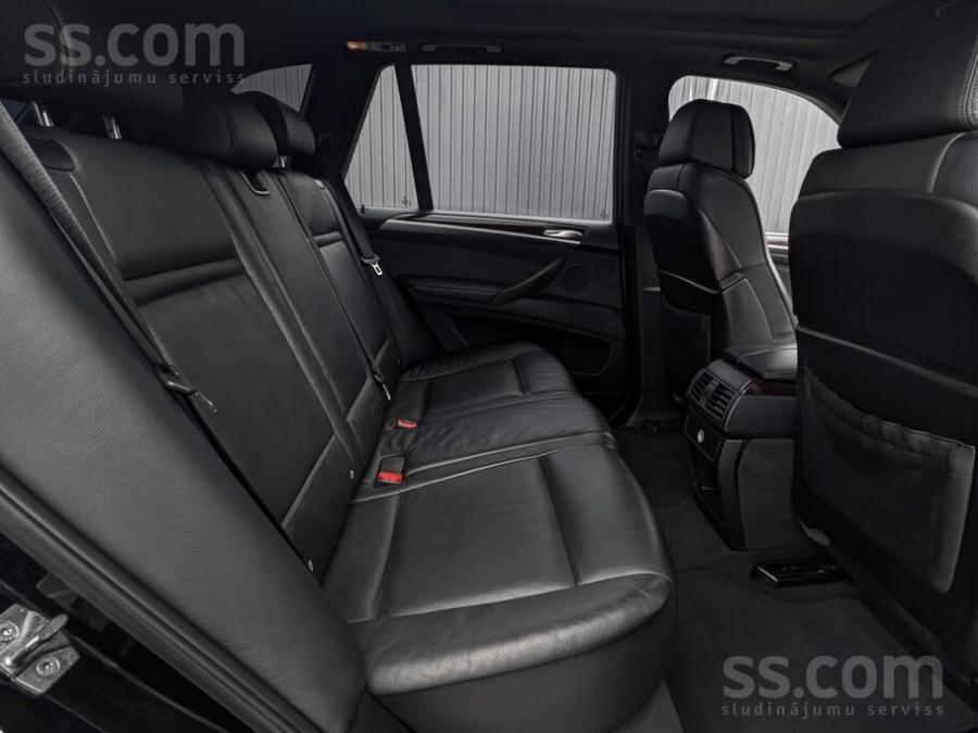 Melns BMW X5 2010 Tukums, ar dzinēja tilpumu 3.00 L un nobraukumu 254 tūkst. km par 9990 €, foto 12 vietnē AUTOMOTO.COM.LV