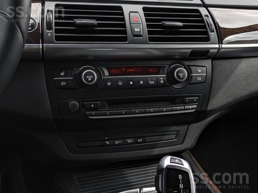 Melns BMW X5 2010 Tukums, ar dzinēja tilpumu 3.00 L un nobraukumu 254 tūkst. km par 9990 €, foto 17 vietnē AUTOMOTO.COM.LV