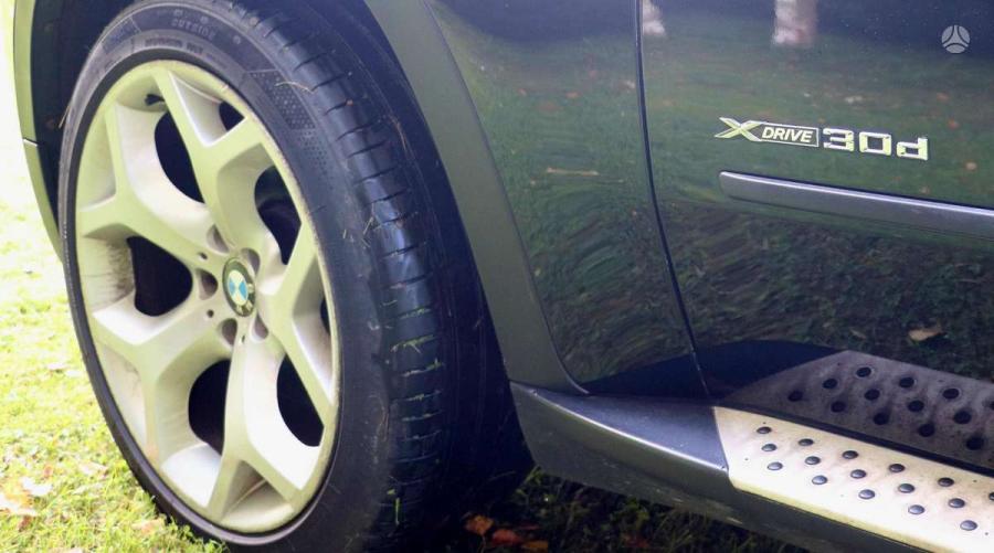 Melns BMW X5 2010 Viļņa, ar dzinēja tilpumu 2.99 L un nobraukumu 330 tūkst. km par 8200 €, foto 14 vietnē AUTOMOTO.COM.LV