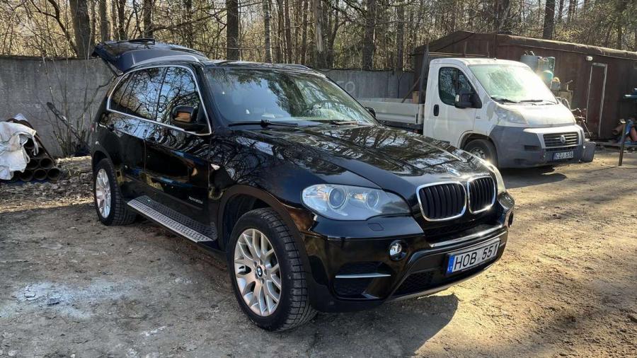 Melns BMW X5 2010 Viļņa, ar dzinēja tilpumu 2.99 L un nobraukumu 330 tūkst. km par 8200 €, foto 25 vietnē AUTOMOTO.COM.LV