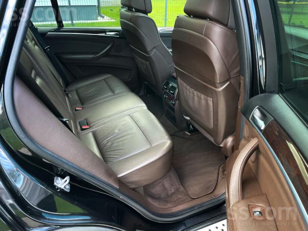 БМВ Х5 2010 в Елгава на AUTOMOTO.COM.LV Черный БМВ Х5 2010 в Елгава, объемом двигателя 3.00 л и пробегом 218 тыс. км за 10996 €, фото 4 на AUTOMOTO.COM.LV