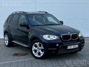 Black BMW X5 2010 in Riga, with an engine capacity of 3.00 L and mileage of 176 thousand km for 13500 €, photo 3 on AUTOMOTO.COM.LV