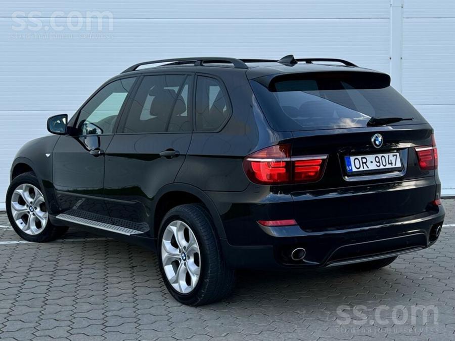 Black BMW X5 2010 in Riga, with an engine capacity of 3.00 L and mileage of 176 thousand km for 13500 €, photo 4 on AUTOMOTO.COM.LV