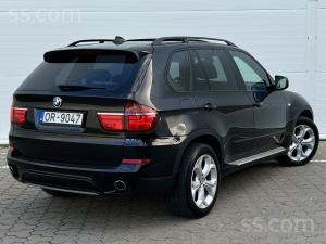 Black BMW X5 2010 in Riga, with an engine capacity of 3.00 L and mileage of 176 thousand km for 13500 €, photo 5 on AUTOMOTO.COM.LV