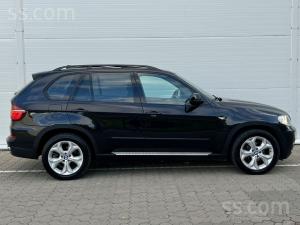 Black BMW X5 2010 in Riga, with an engine capacity of 3.00 L and mileage of 176 thousand km for 13500 €, photo 8 on AUTOMOTO.COM.LV