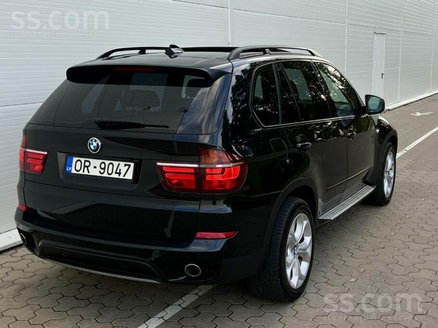 Black BMW X5 2010 in Riga, with an engine capacity of 3.00 L and mileage of 176 thousand km for 13500 €, photo 10 on AUTOMOTO.COM.LV