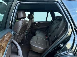 Black BMW X5 2010 in Riga, with an engine capacity of 3.00 L and mileage of 176 thousand km for 13500 €, photo 12 on AUTOMOTO.COM.LV
