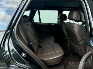 Black BMW X5 2010 in Riga, with an engine capacity of 3.00 L and mileage of 176 thousand km for 13500 €, photo 15 on AUTOMOTO.COM.LV