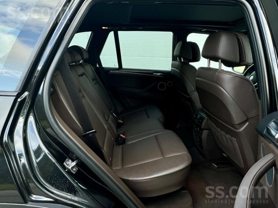 Black BMW X5 2010 in Riga, with an engine capacity of 3.00 L and mileage of 176 thousand km for 13500 €, photo 15 on AUTOMOTO.COM.LV