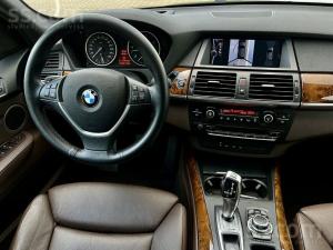 Black BMW X5 2010 in Riga, with an engine capacity of 3.00 L and mileage of 176 thousand km for 13500 €, photo 19 on AUTOMOTO.COM.LV