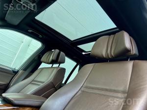 Black BMW X5 2010 in Riga, with an engine capacity of 3.00 L and mileage of 176 thousand km for 13500 €, photo 20 on AUTOMOTO.COM.LV