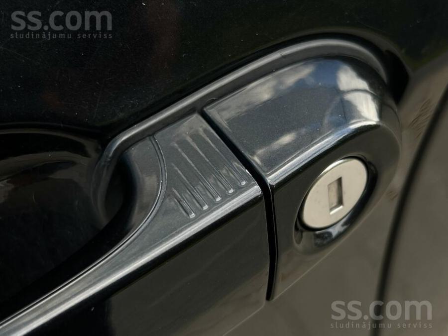 Black BMW X5 2010 in Riga, with an engine capacity of 3.00 L and mileage of 176 thousand km for 13500 €, photo 22 on AUTOMOTO.COM.LV