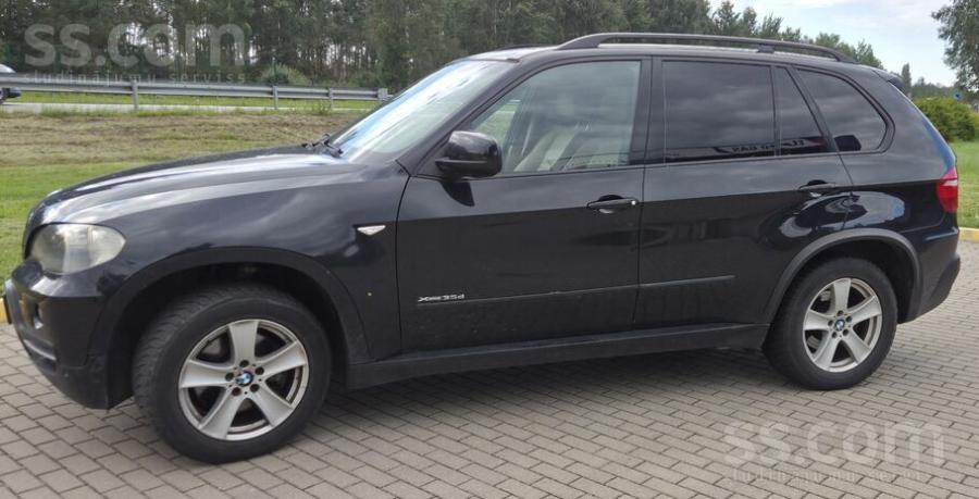 Black BMW X5 2010 in Riga, with an engine capacity of 3.00 L and mileage of 343 thousand km for 6500 €, photo 1 on AUTOMOTO.COM.LV
