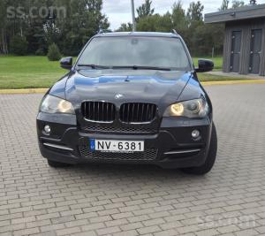 Black BMW X5 2010 in Riga, with an engine capacity of 3.00 L and mileage of 343 thousand km for 6500 €, photo 3 on AUTOMOTO.COM.LV