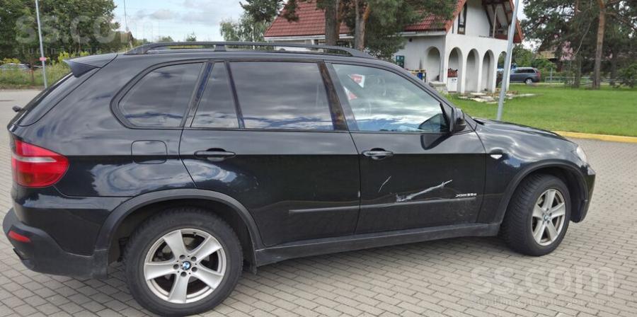 Black BMW X5 2010 in Riga, with an engine capacity of 3.00 L and mileage of 343 thousand km for 6500 €, photo 4 on AUTOMOTO.COM.LV