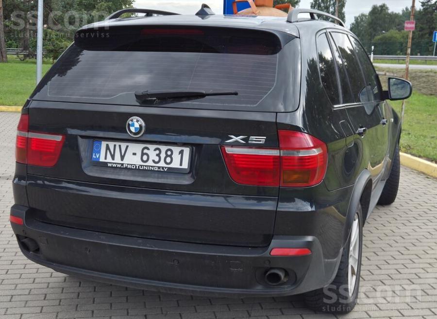 Black BMW X5 2010 in Riga, with an engine capacity of 3.00 L and mileage of 343 thousand km for 6500 €, photo 5 on AUTOMOTO.COM.LV