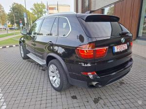 Black BMW X5 2010 in Ukmerge, with an engine capacity of 2.99 L and mileage of 340 thousand km for 8800 €, photo 4 on AUTOMOTO.COM.LV
