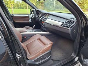 Black BMW X5 2010 in Ukmerge, with an engine capacity of 2.99 L and mileage of 340 thousand km for 8800 €, photo 9 on AUTOMOTO.COM.LV