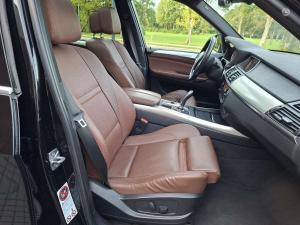 Black BMW X5 2010 in Ukmerge, with an engine capacity of 2.99 L and mileage of 340 thousand km for 8800 €, photo 10 on AUTOMOTO.COM.LV