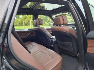Black BMW X5 2010 in Ukmerge, with an engine capacity of 2.99 L and mileage of 340 thousand km for 8800 €, photo 11 on AUTOMOTO.COM.LV