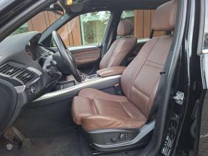 Black BMW X5 2010 in Ukmerge, with an engine capacity of 2.99 L and mileage of 340 thousand km for 8800 €, photo 13 on AUTOMOTO.COM.LV