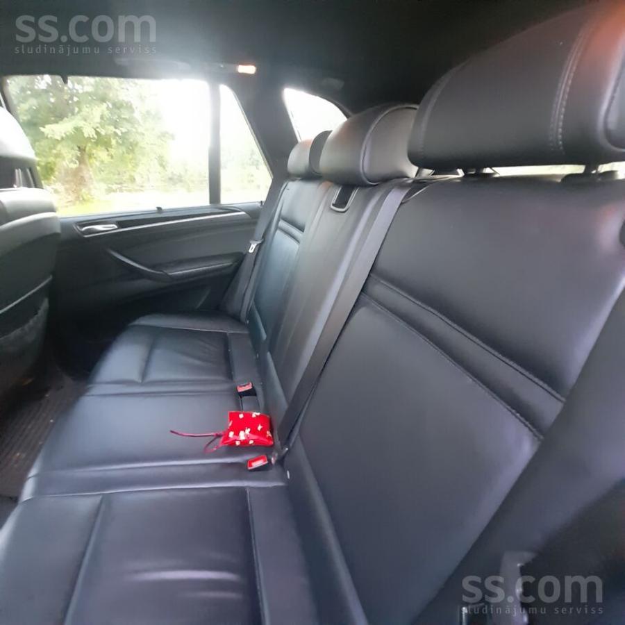 Black BMW X5 2010 in Preili, with an engine capacity of 3.00 L and mileage of 323 thousand km for 11500 €, photo 6 on AUTOMOTO.COM.LV