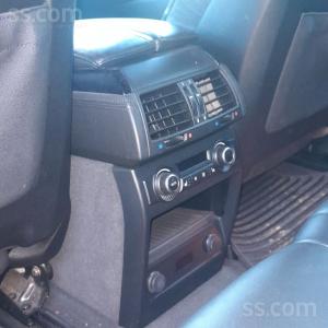 Black BMW X5 2010 in Preili, with an engine capacity of 3.00 L and mileage of 323 thousand km for 11500 €, photo 7 on AUTOMOTO.COM.LV