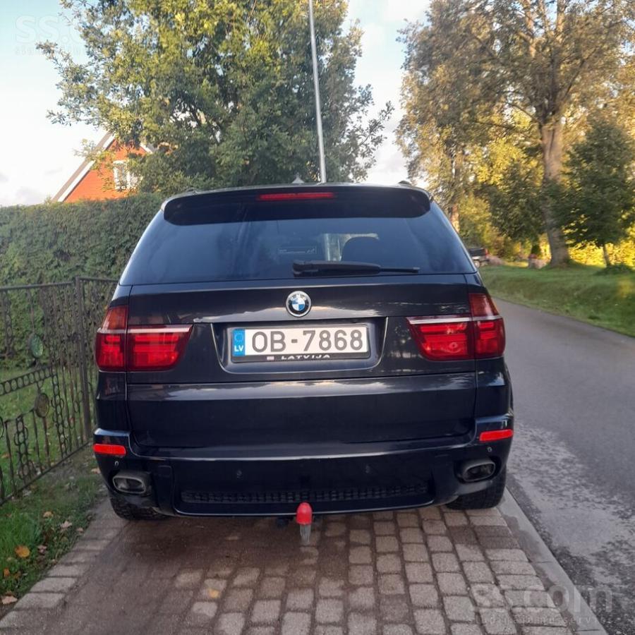 Black BMW X5 2010 in Preili, with an engine capacity of 3.00 L and mileage of 323 thousand km for 11500 €, photo 13 on AUTOMOTO.COM.LV