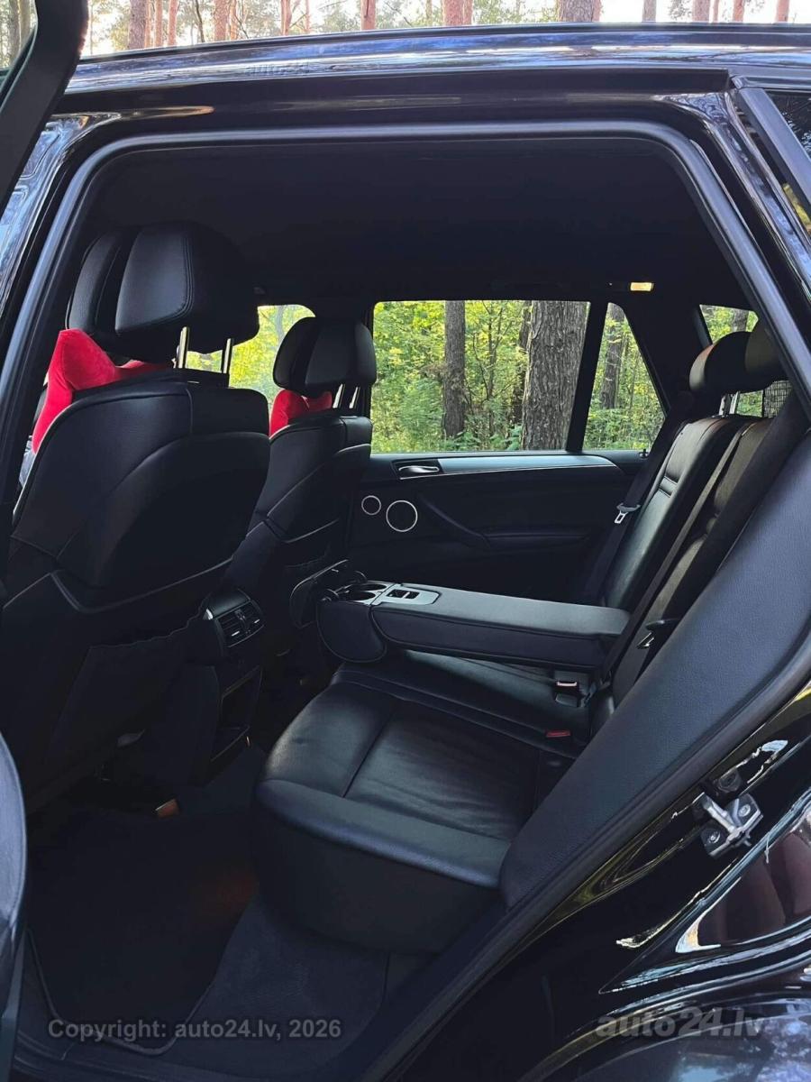 Melns BMW X5 2010 Tallina, ar dzinēja tilpumu 3.00 L un nobraukumu 33 tūkst. km par 11500 €, foto 7 vietnē AUTOMOTO.COM.LV