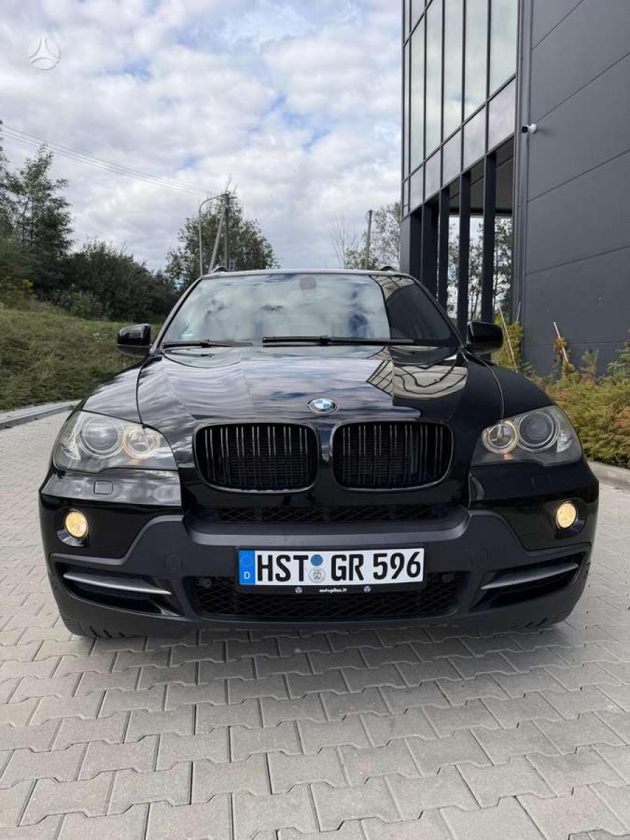 Black BMW X5 2010 in Vilnius, with an engine capacity of 2.98 L and mileage of 255 thousand km for 10500 €, photo 1 on AUTOMOTO.COM.LV