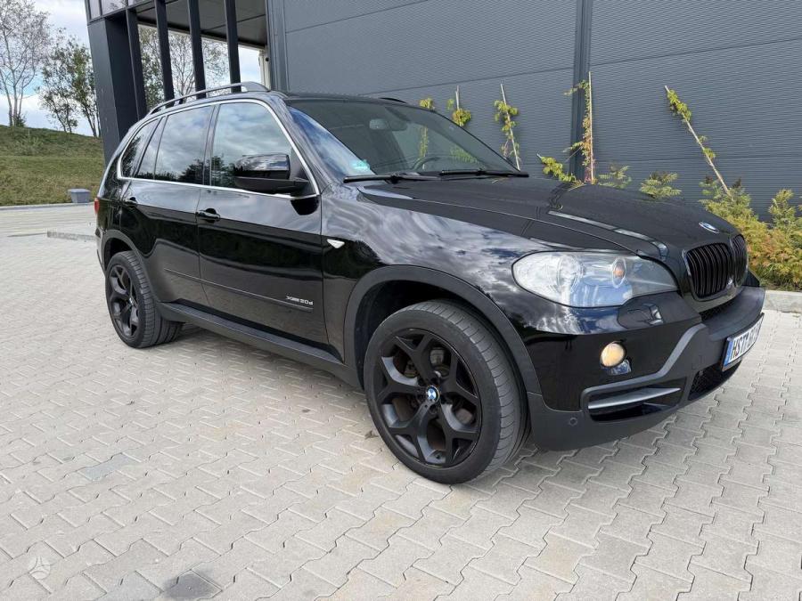 Black BMW X5 2010 in Vilnius, with an engine capacity of 2.98 L and mileage of 255 thousand km for 10500 €, photo 3 on AUTOMOTO.COM.LV
