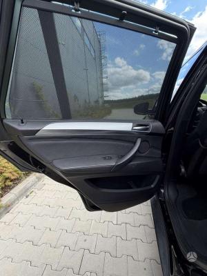 Black BMW X5 2010 in Vilnius, with an engine capacity of 2.98 L and mileage of 255 thousand km for 10500 €, photo 7 on AUTOMOTO.COM.LV