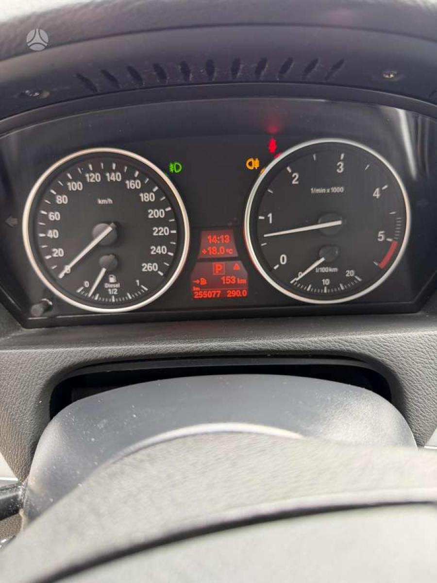 Black BMW X5 2010 in Vilnius, with an engine capacity of 2.98 L and mileage of 255 thousand km for 10500 €, photo 9 on AUTOMOTO.COM.LV