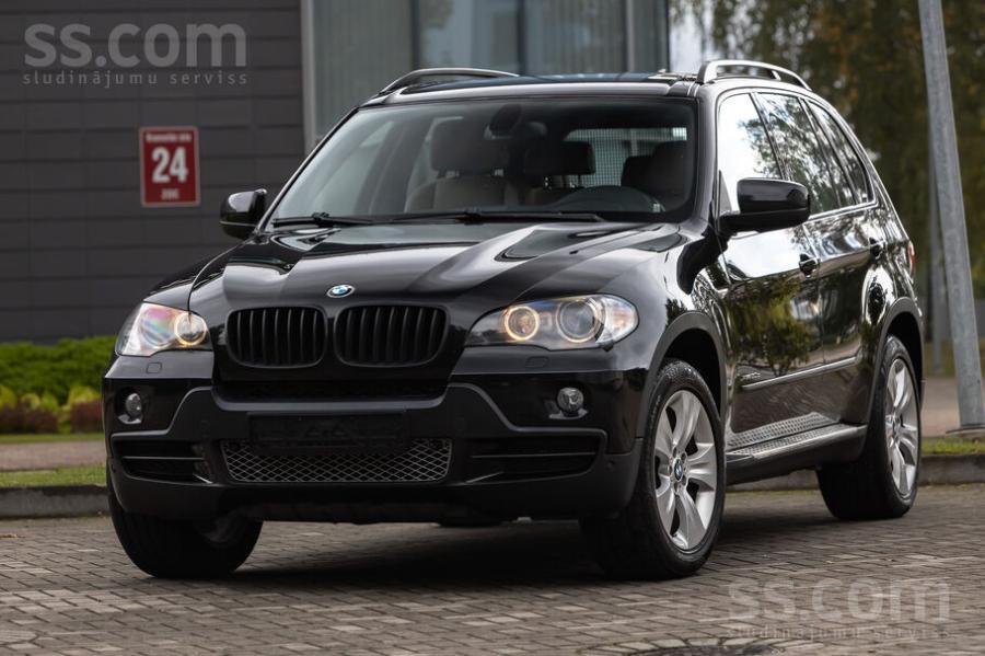 Black BMW X5 2010 in Jelgava, with an engine capacity of 3.00 L and mileage of 263 thousand km for 9450 €, photo 1 on AUTOMOTO.COM.LV