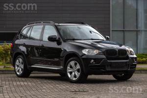 Black BMW X5 2010 in Jelgava, with an engine capacity of 3.00 L and mileage of 263 thousand km for 9450 €, photo 4 on AUTOMOTO.COM.LV