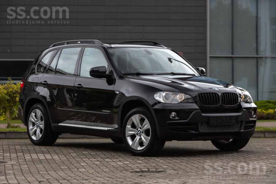 Black BMW X5 2010 in Jelgava, with an engine capacity of 3.00 L and mileage of 263 thousand km for 9450 €, photo 4 on AUTOMOTO.COM.LV