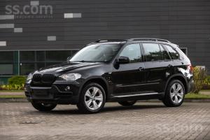 Black BMW X5 2010 in Jelgava, with an engine capacity of 3.00 L and mileage of 263 thousand km for 9450 €, photo 5 on AUTOMOTO.COM.LV