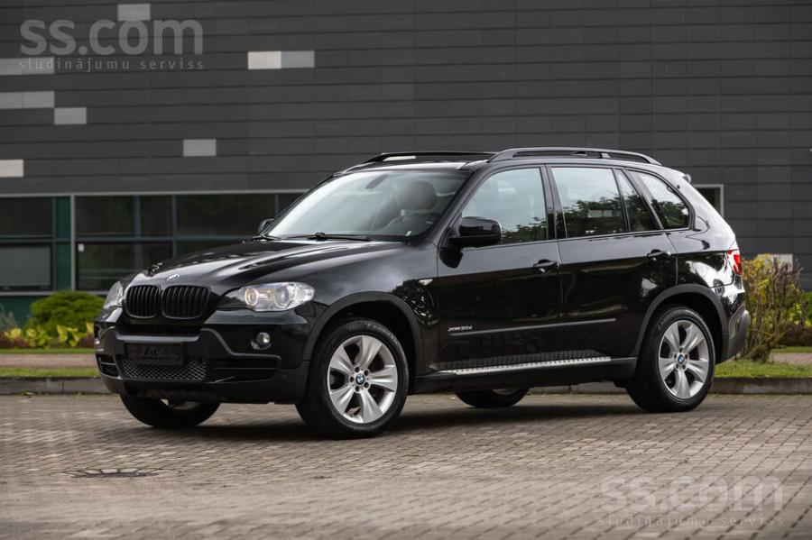 Black BMW X5 2010 in Jelgava, with an engine capacity of 3.00 L and mileage of 263 thousand km for 9450 €, photo 5 on AUTOMOTO.COM.LV