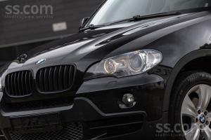 Black BMW X5 2010 in Jelgava, with an engine capacity of 3.00 L and mileage of 263 thousand km for 9450 €, photo 6 on AUTOMOTO.COM.LV
