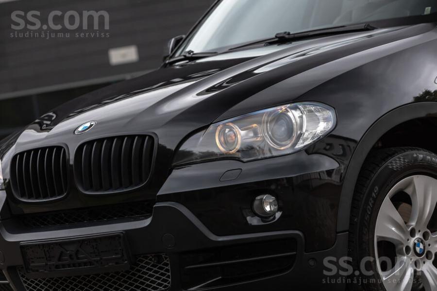 Black BMW X5 2010 in Jelgava, with an engine capacity of 3.00 L and mileage of 263 thousand km for 9450 €, photo 6 on AUTOMOTO.COM.LV