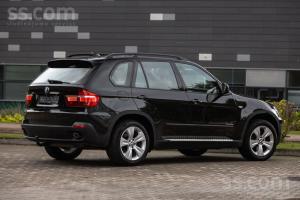 Black BMW X5 2010 in Jelgava, with an engine capacity of 3.00 L and mileage of 263 thousand km for 9450 €, photo 10 on AUTOMOTO.COM.LV