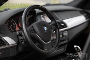 Black BMW X5 2010 in Jelgava, with an engine capacity of 3.00 L and mileage of 263 thousand km for 9450 €, photo 14 on AUTOMOTO.COM.LV