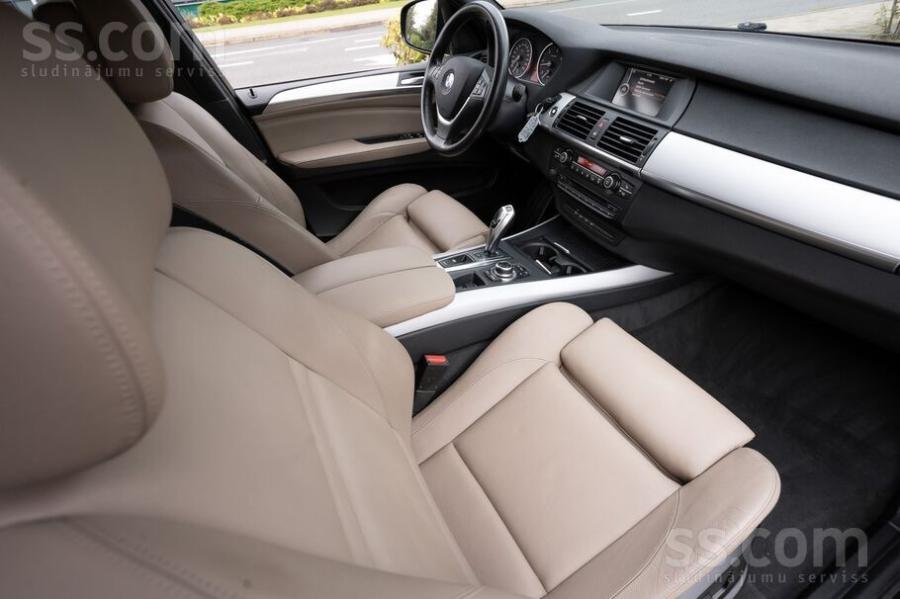 Black BMW X5 2010 in Jelgava, with an engine capacity of 3.00 L and mileage of 263 thousand km for 9450 €, photo 16 on AUTOMOTO.COM.LV